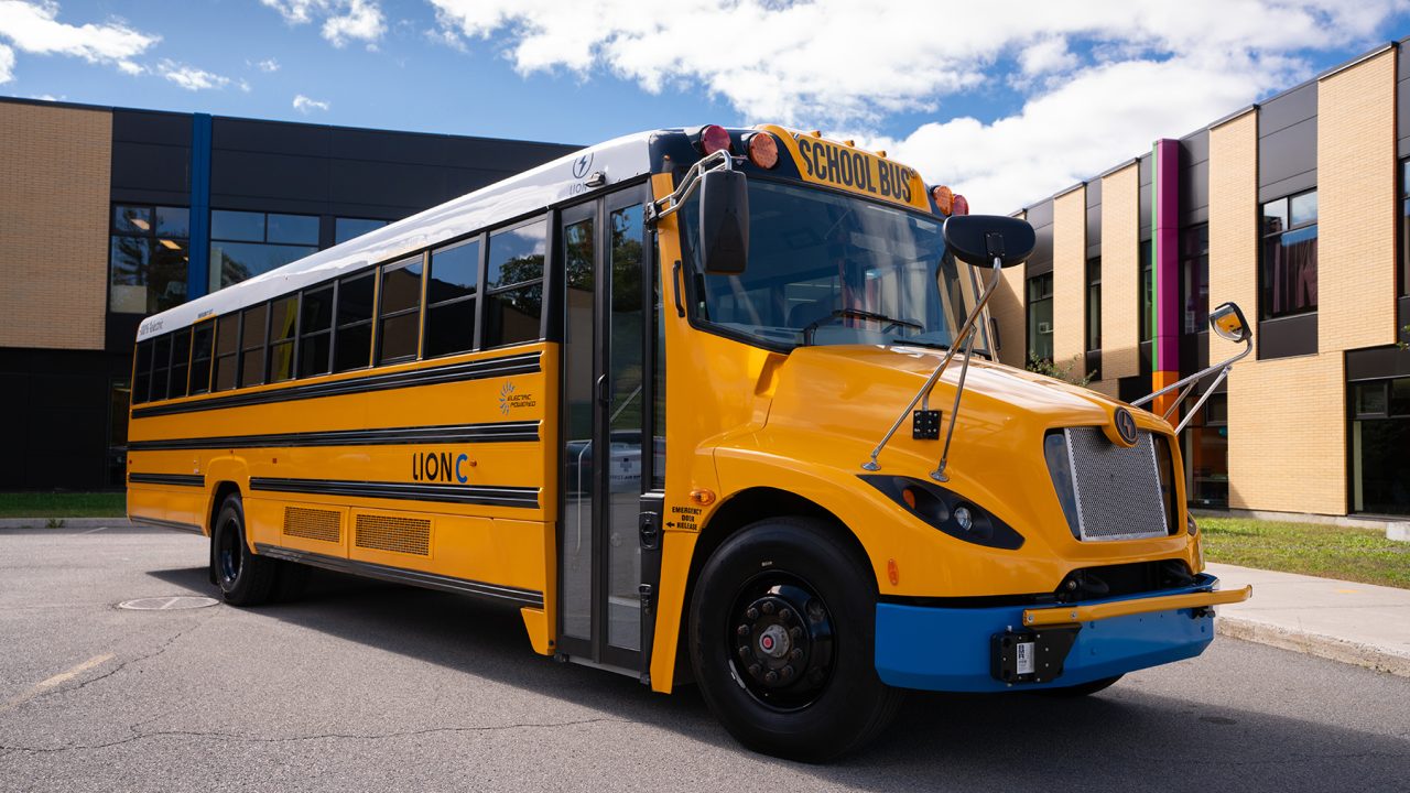 EPA grants awarded in USA for 3,400 clean school buses (92% electric ...