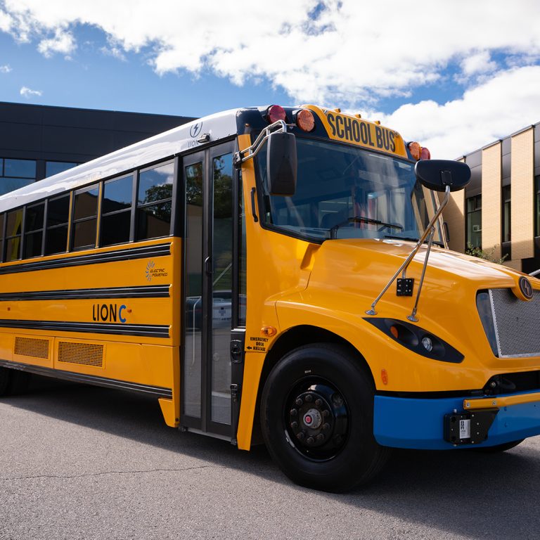 EPA grants awarded in USA for 3,400 clean school buses (92% electric ...