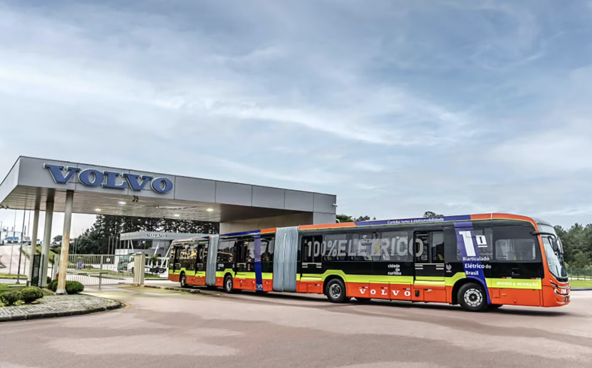 28-meter bi-articultated e-bus model based on Volvo BZR platform is ...
