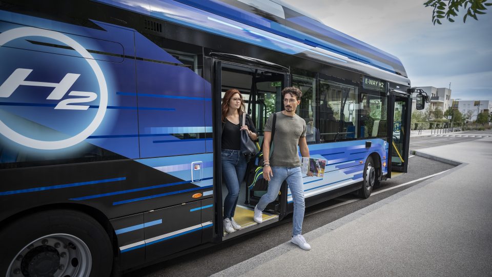 Spotlight on the IVECO E-WAY H2: less weight, 15% more passenger capacity