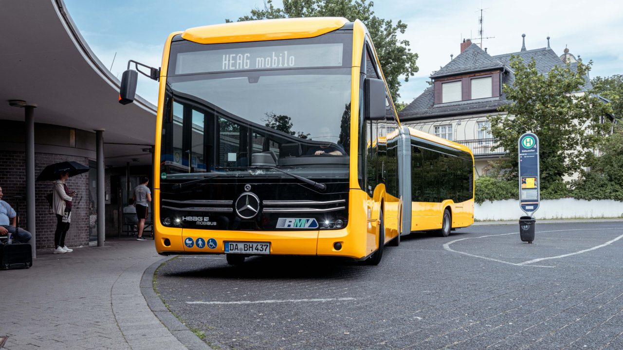 Electric buses for Darmstadt: 10 eCitaro handed over to HEAG Mobilo