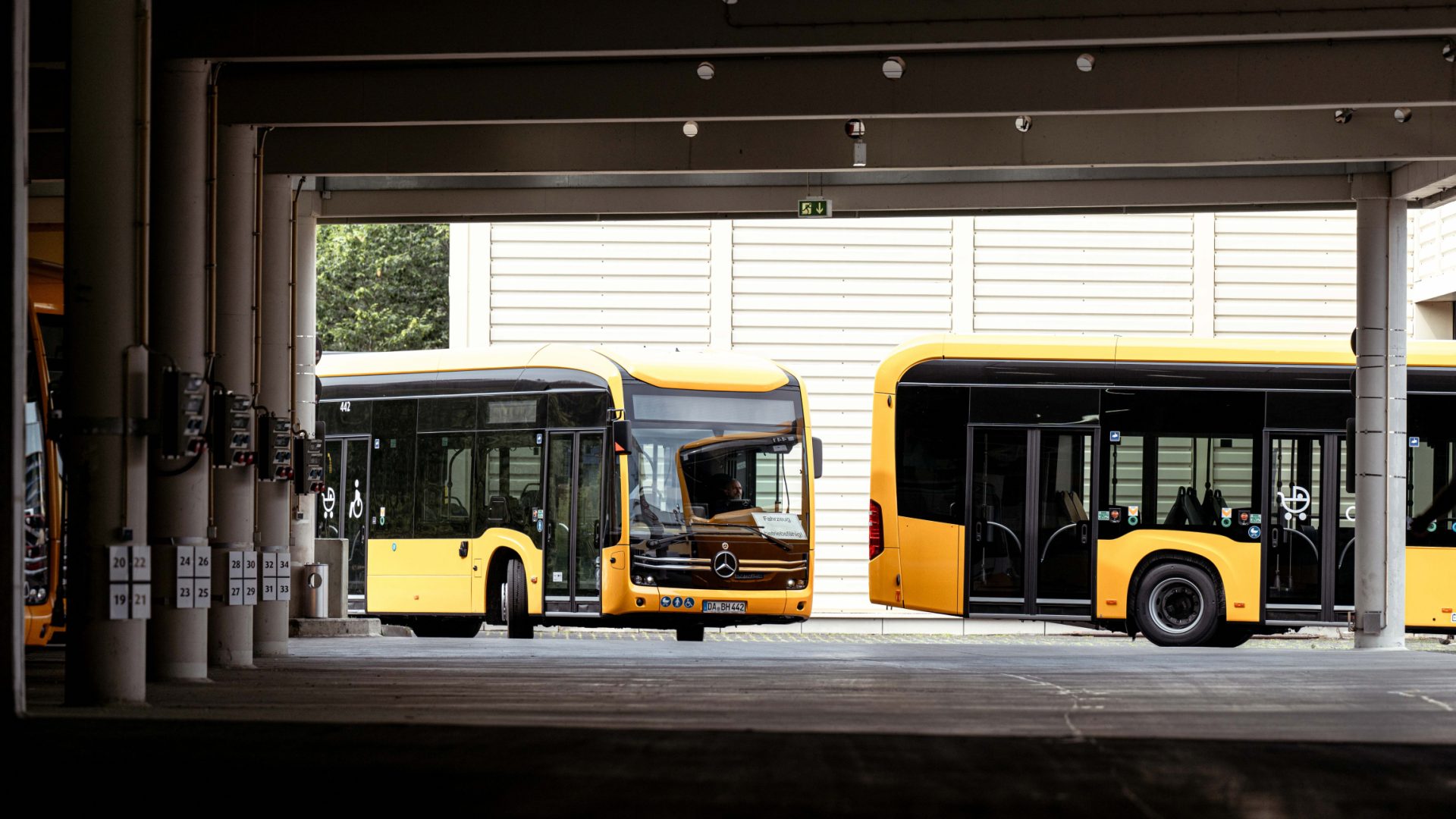 Electric buses for Darmstadt: 10 eCitaro handed over to HEAG Mobilo