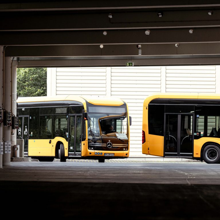 Electric buses for Darmstadt: 10 eCitaro handed over to HEAG Mobilo