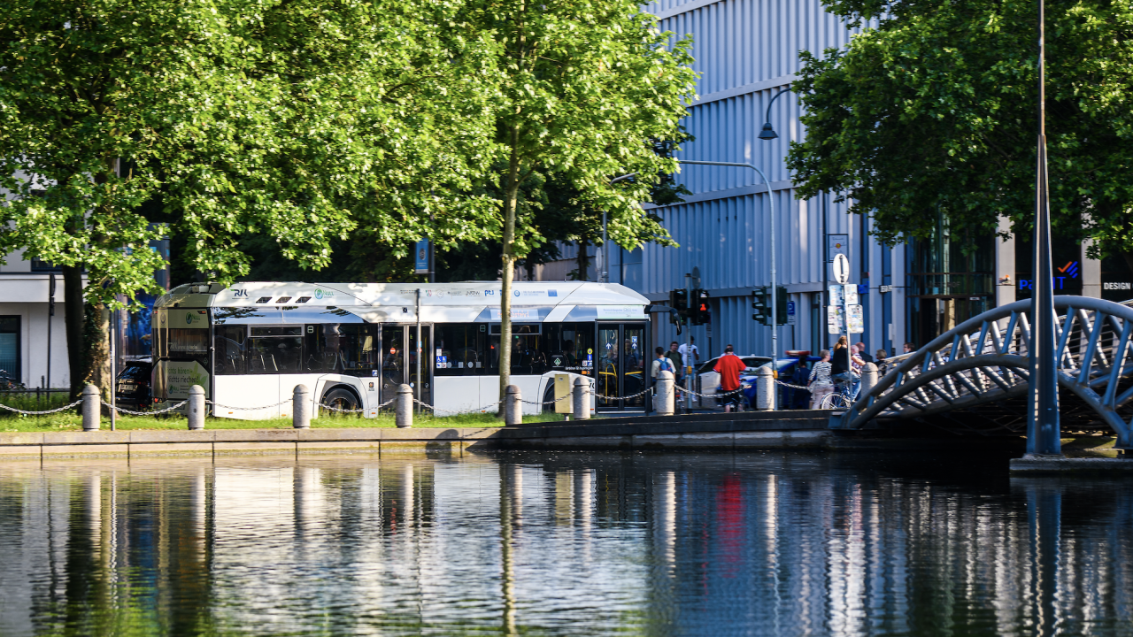 Solaris began delivery of articulated H2 buses in Cologne, that has the ...