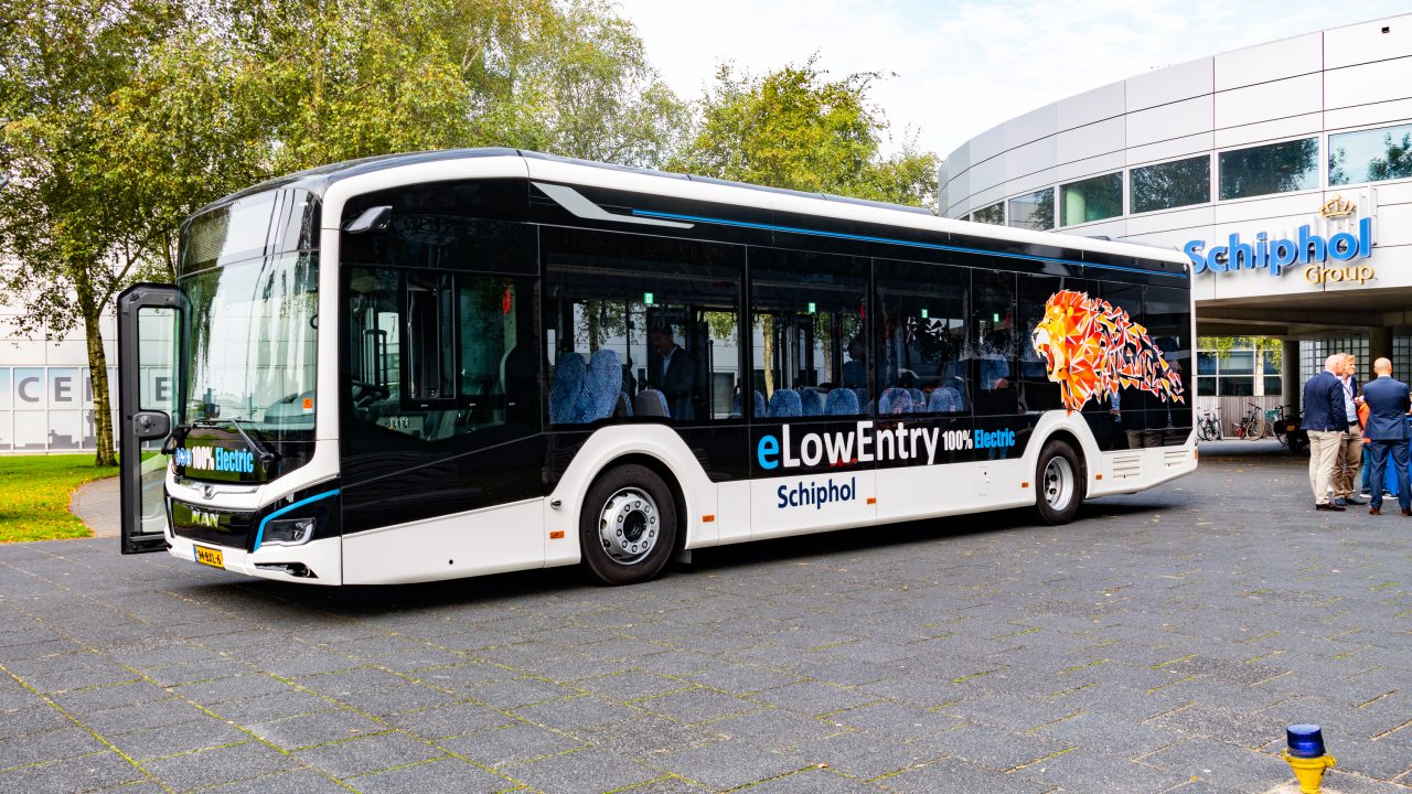 MAN wins tender to provide 52 e-buses in Schiphol airport. They'll ...