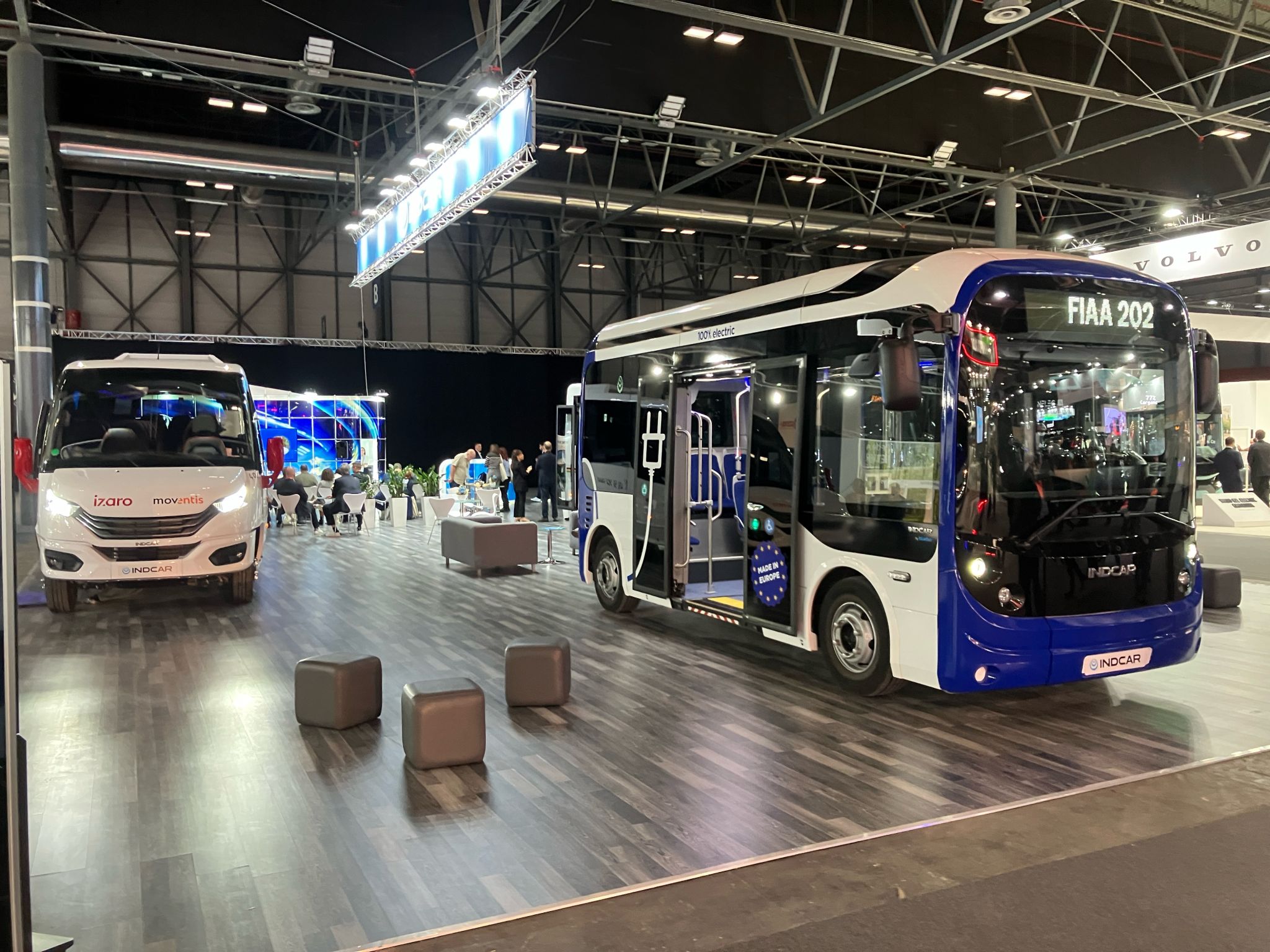 Indcar at FIAA with Bluebus 6-meter now marketed as e-B6 minibus ...