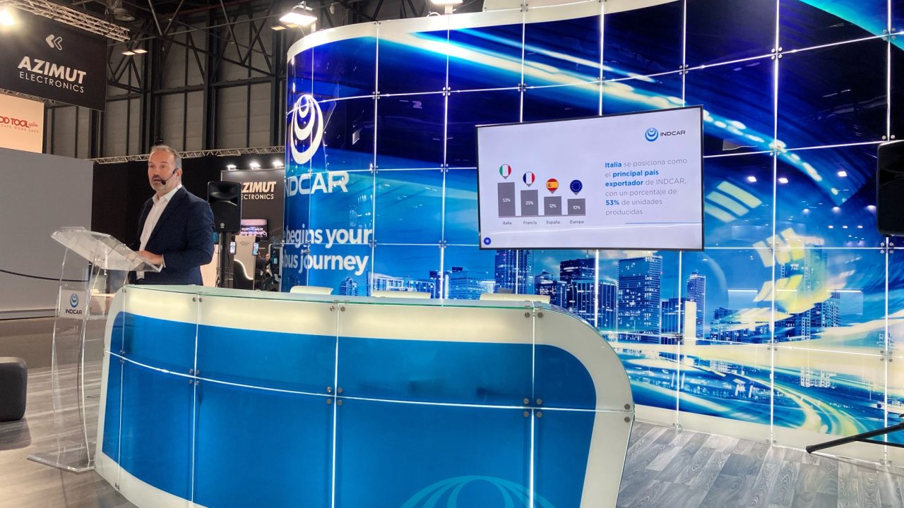 Indcar at FIAA with Bluebus 6-meter now marketed as e-B6 minibus ...