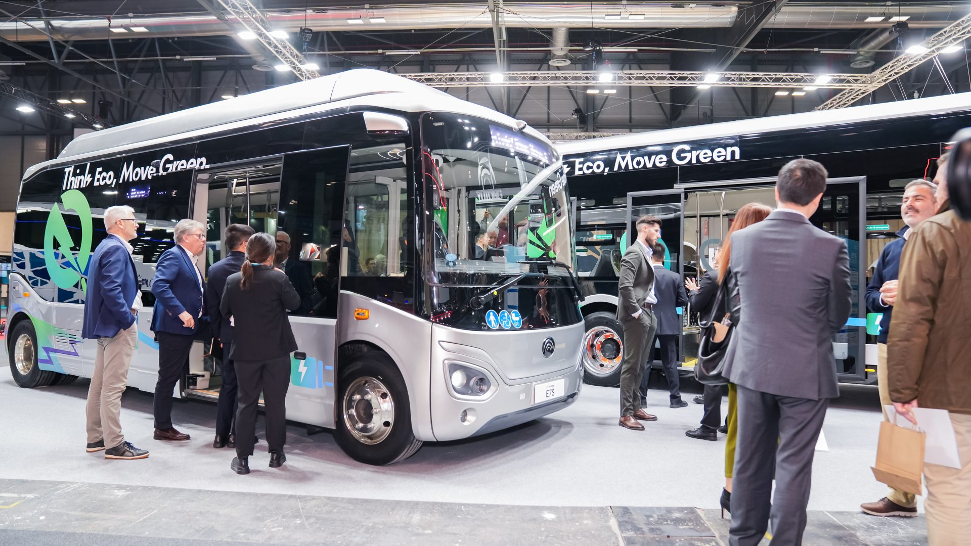 Spotlight on Yutong new 10-meter U10 model, featuring latest battery ...