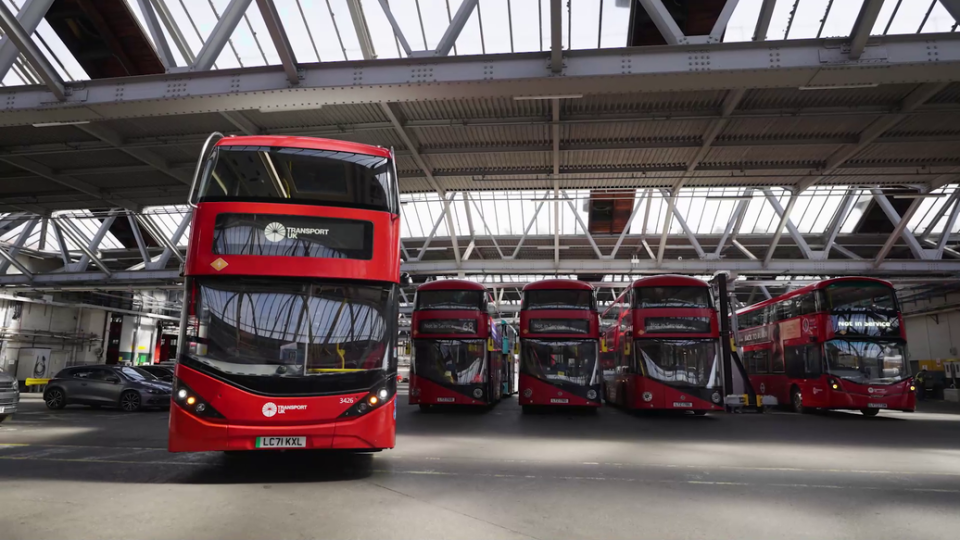 Transport UK London Bus electrifies bus route with 29 DD e-buses and ...