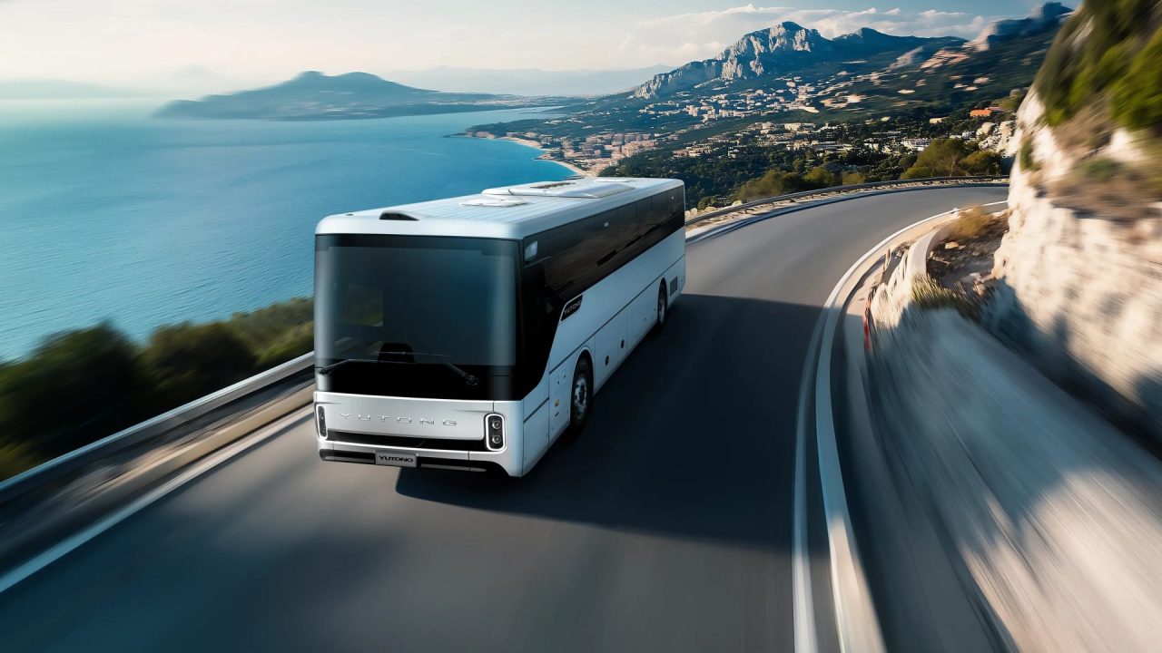 Intercity electric buses, which models are available on the European ...