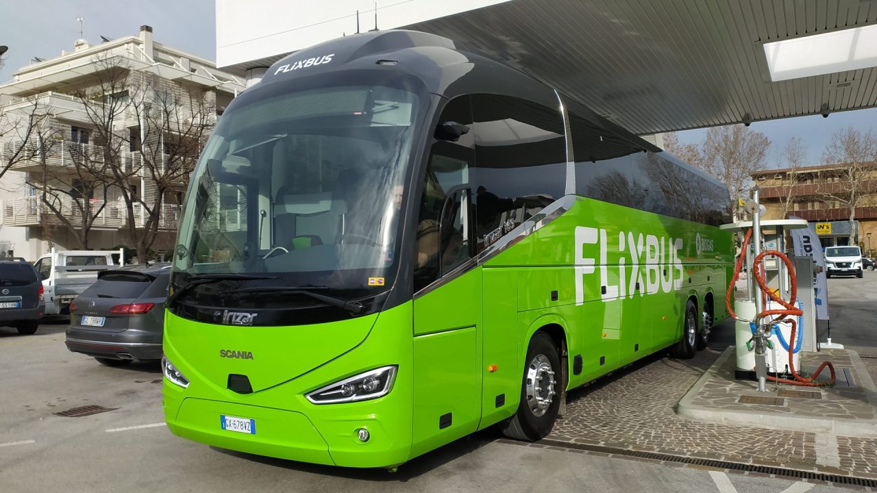 FlixBus introduces four LNG-powered coaches in Italy (by Irizar ...