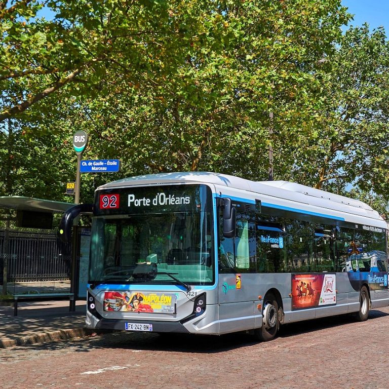 1,000th electric bus deployed in Paris region. Point du Jour bus ...