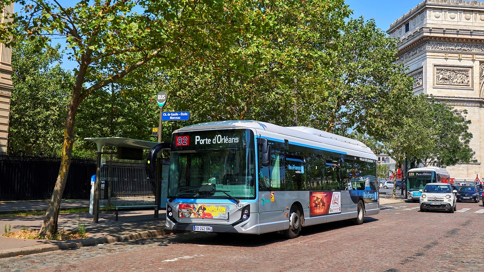 1,000th electric bus deployed in Paris region. Point du Jour bus ...