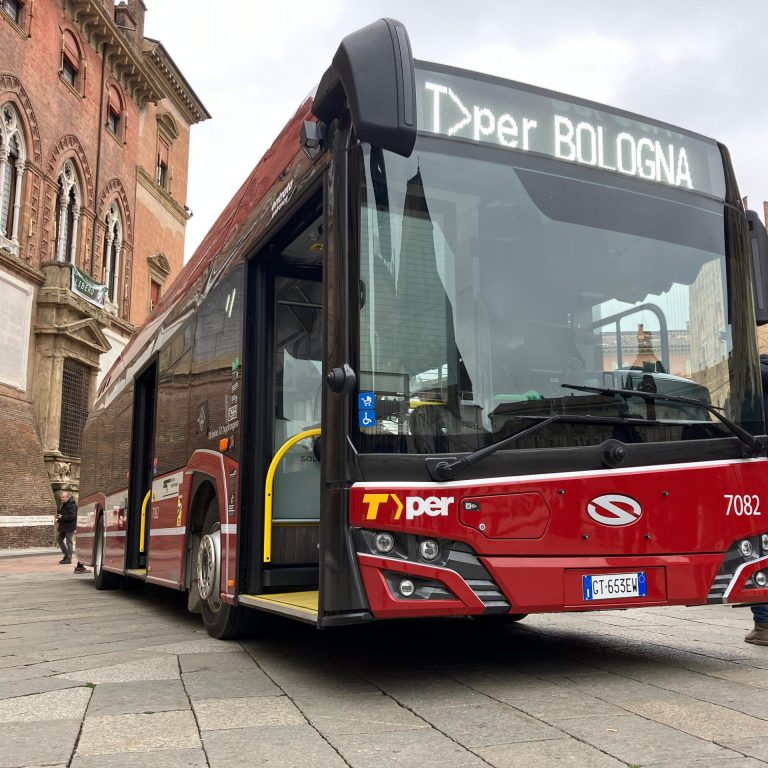 First Solaris hydrogen buses delivered in Bologna: 137 vehicles set to ...