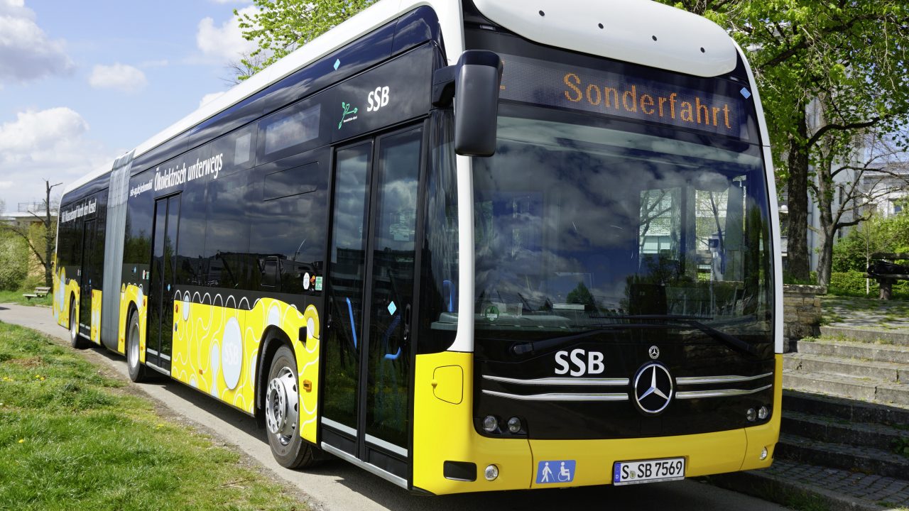 Mercedes delivers fuel cell buses in Stuttgart, with capability for H2 ...