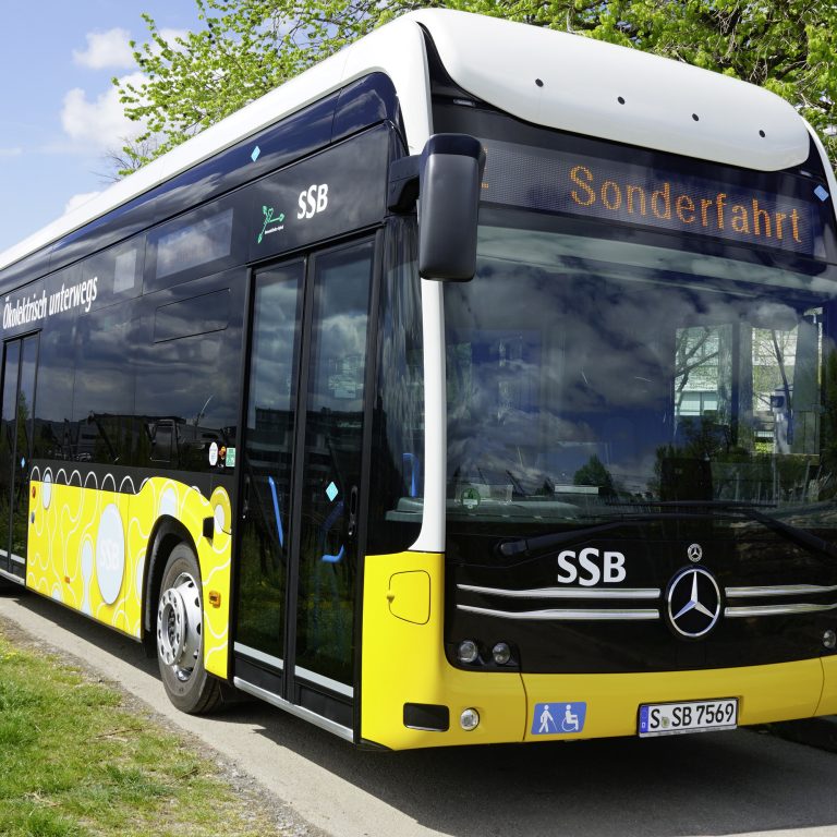 Mercedes delivers fuel cell buses in Stuttgart, with capability for H2 ...