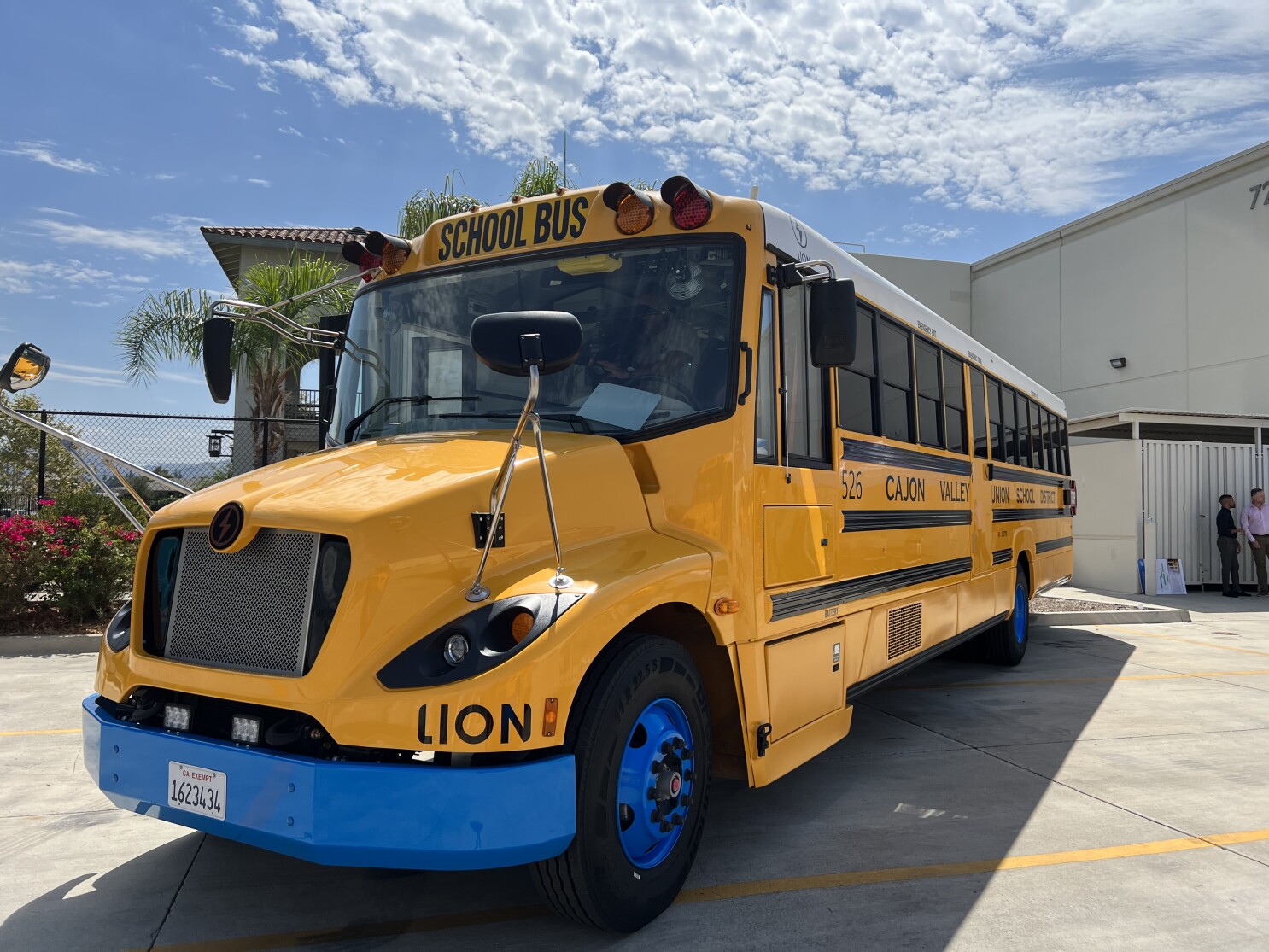 Up to 1,000 zero emission school buses funded in California (with $500 ...