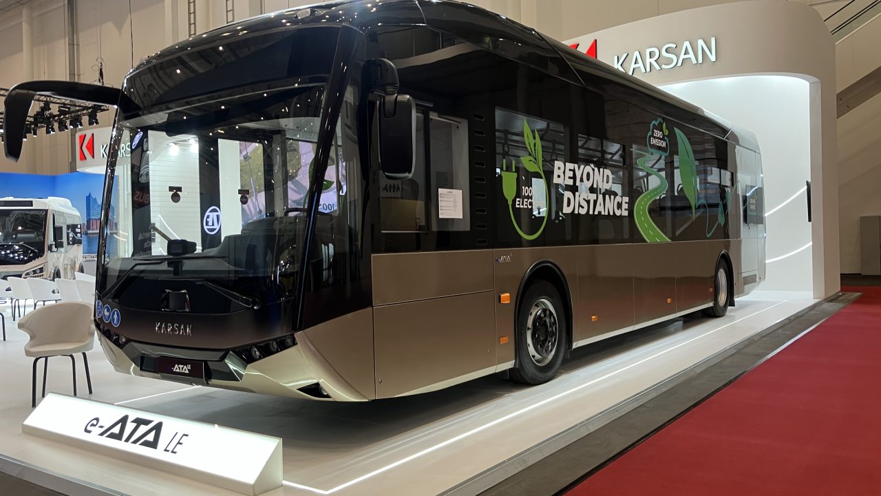 The launch of e-ATA Low Entry, the H2 bus with Toyota soon available ...