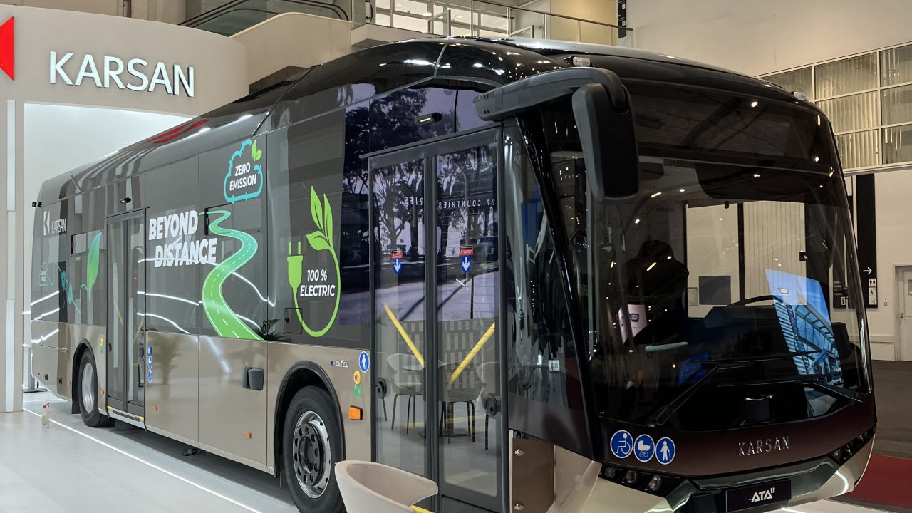 The launch of e-ATA Low Entry, the H2 bus with Toyota soon available ...