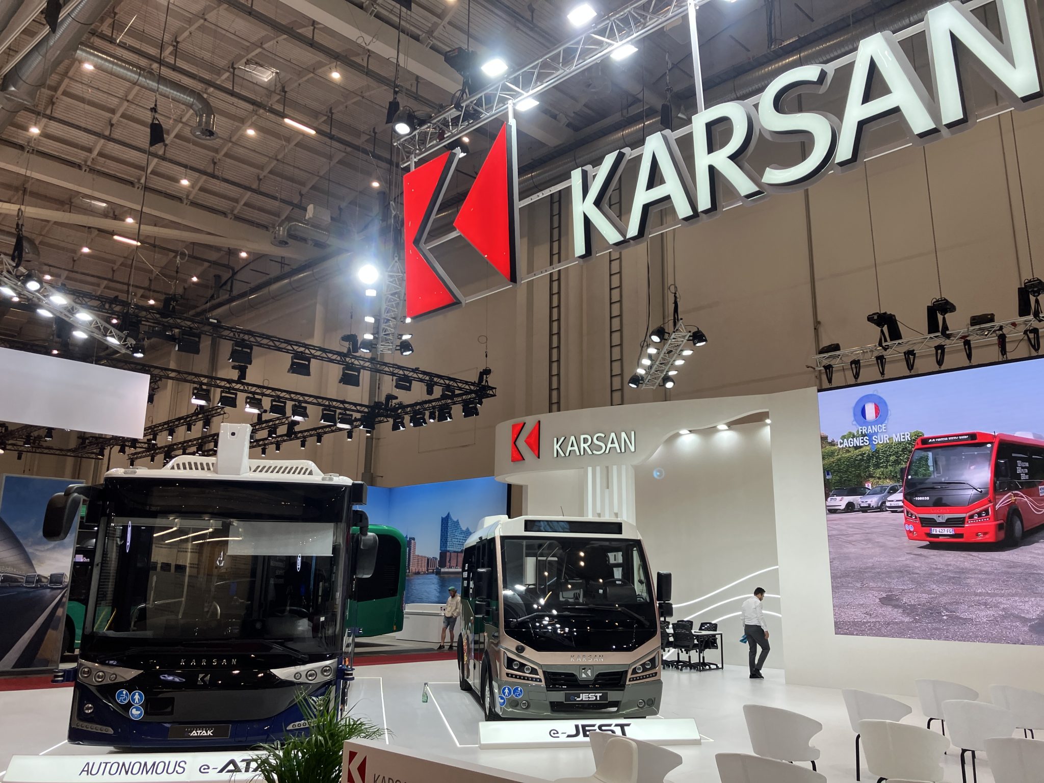 The launch of e-ATA Low Entry, the H2 bus with Toyota soon available ...