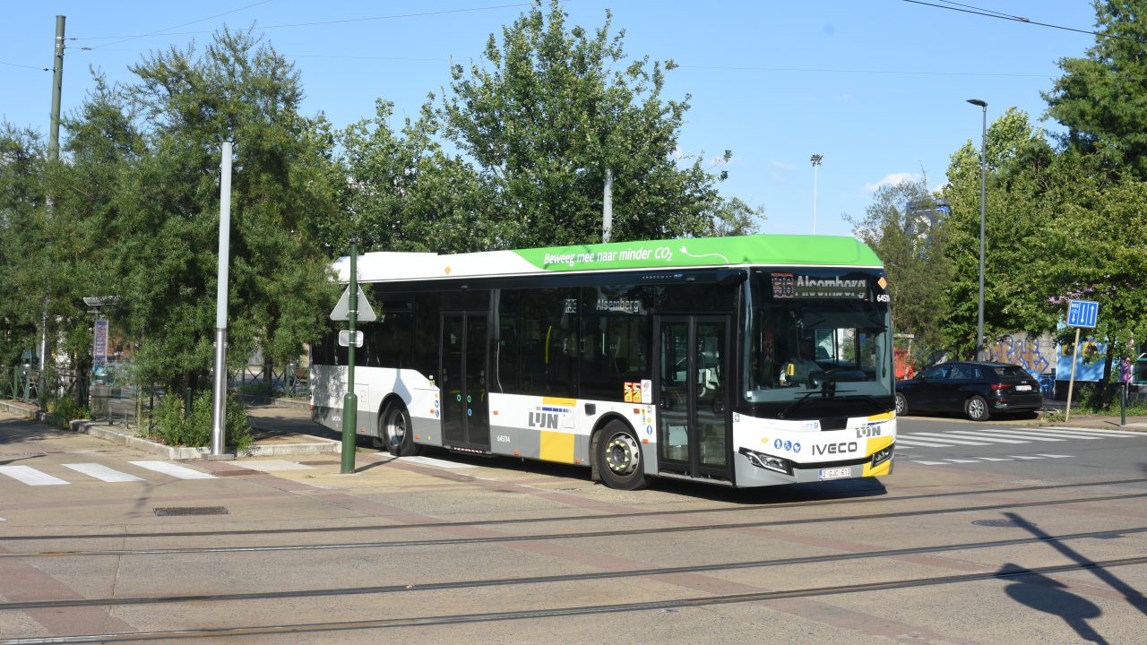 Iveco Bus has delivered 110 Crossway Low Entry Elec to De Lijn's ...