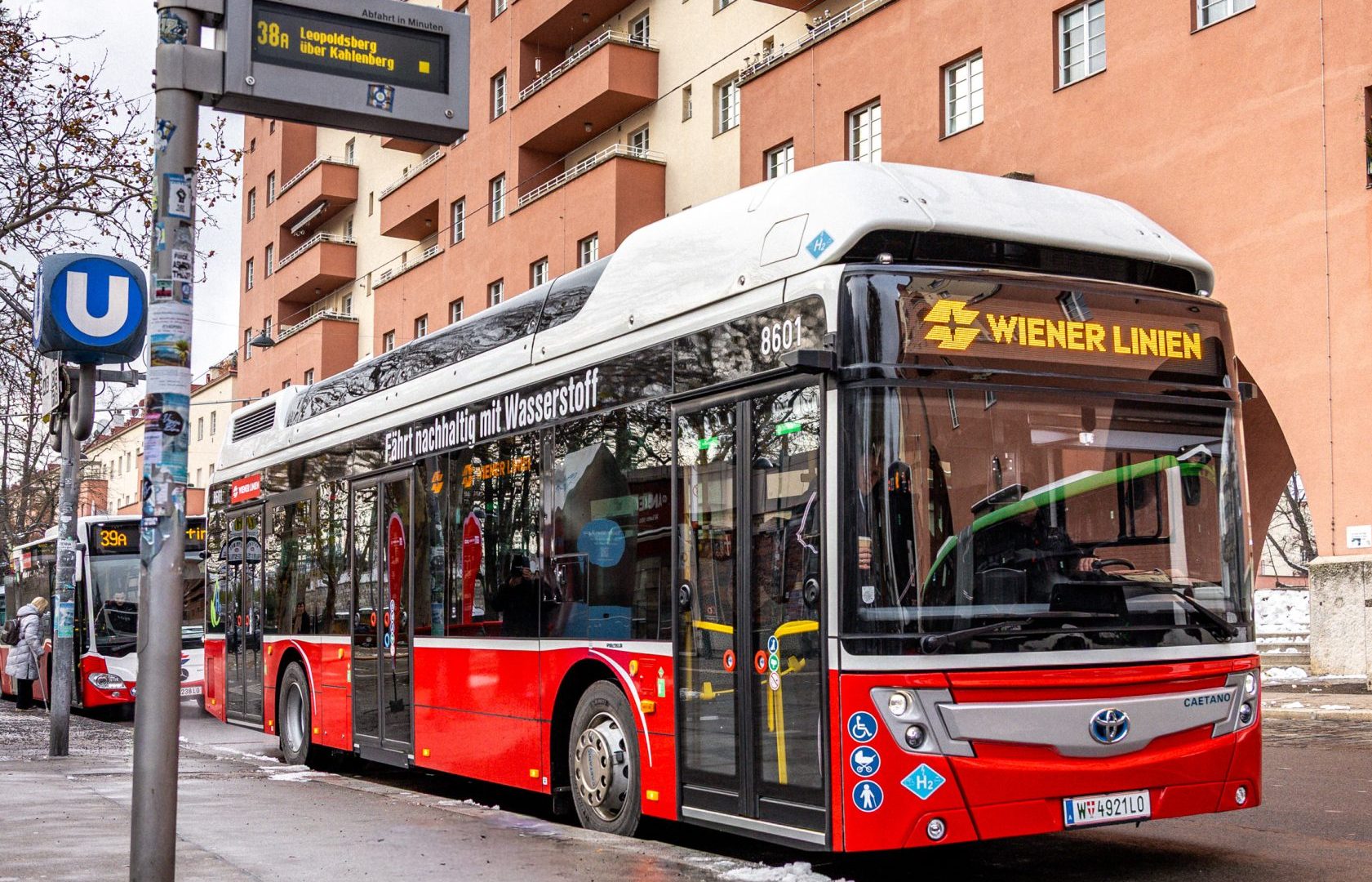 Vienna's line 39A switches to full hydrogen operation thanks to ...