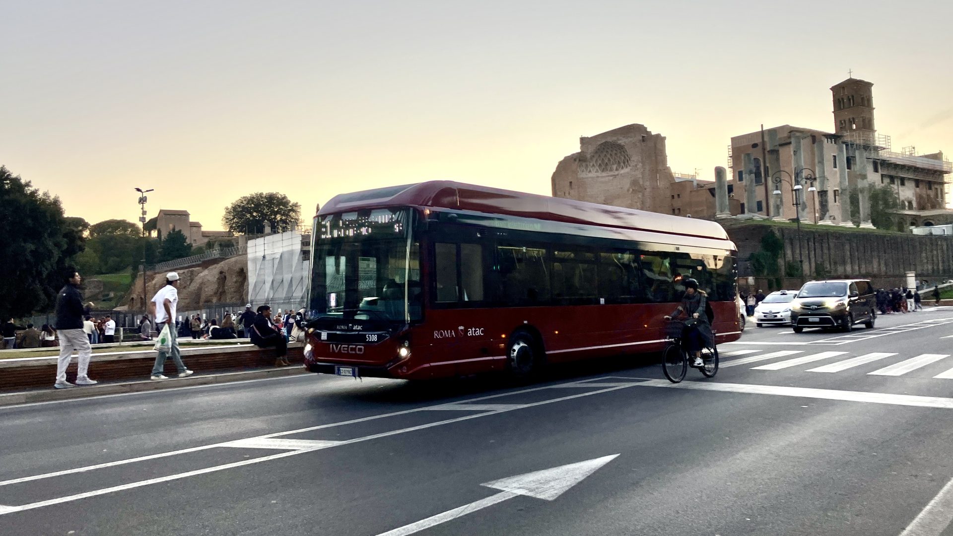 Further 14 e-buses (by Iveco Bus) for Rome: by 2026, 40% of ATAC’s ...