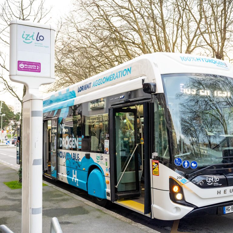 Iveco Bus delivers its first hydrogen-powered GX 337 H2 Linium