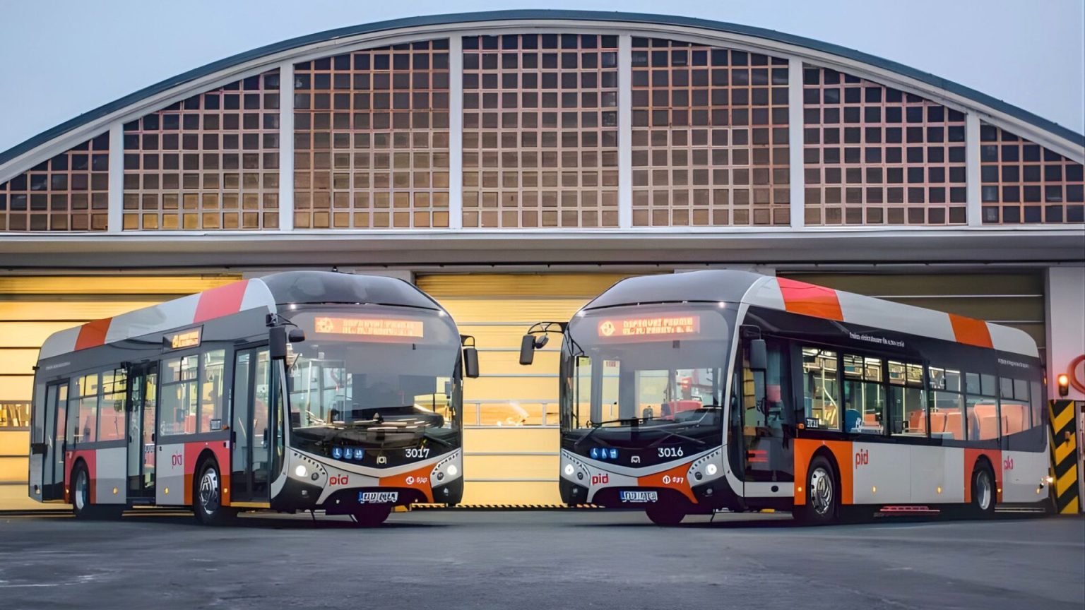DPP introduces first SOR ENS 12 (with Skoda) electric buses on Prague ...