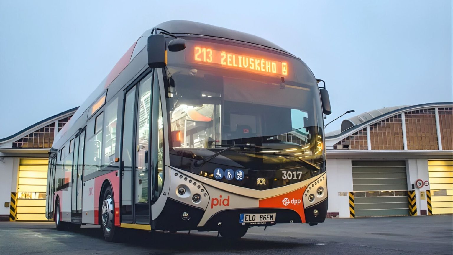 DPP introduces first SOR ENS 12 (with Skoda) electric buses on Prague ...