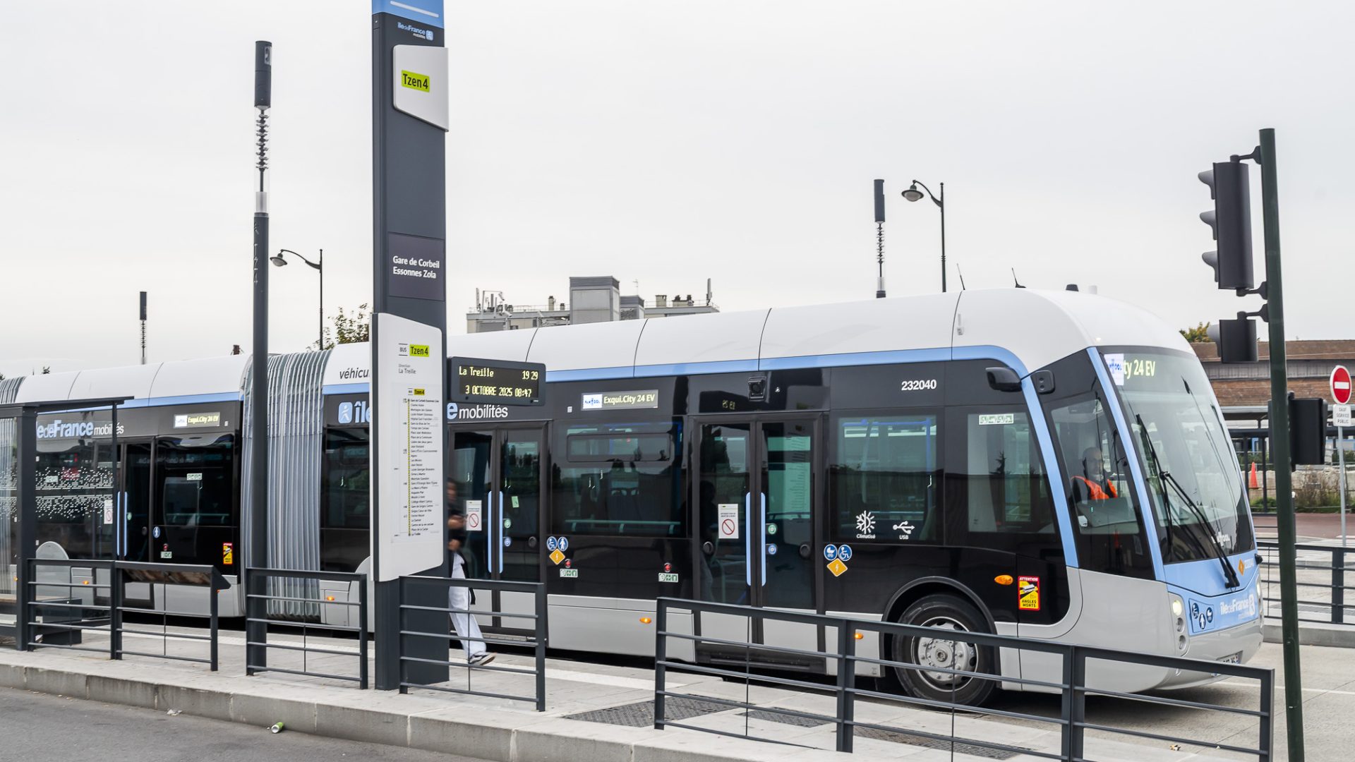 Île-de-France launches Tzen 4 BRT with 24m Hess e-buses and Alstom ...