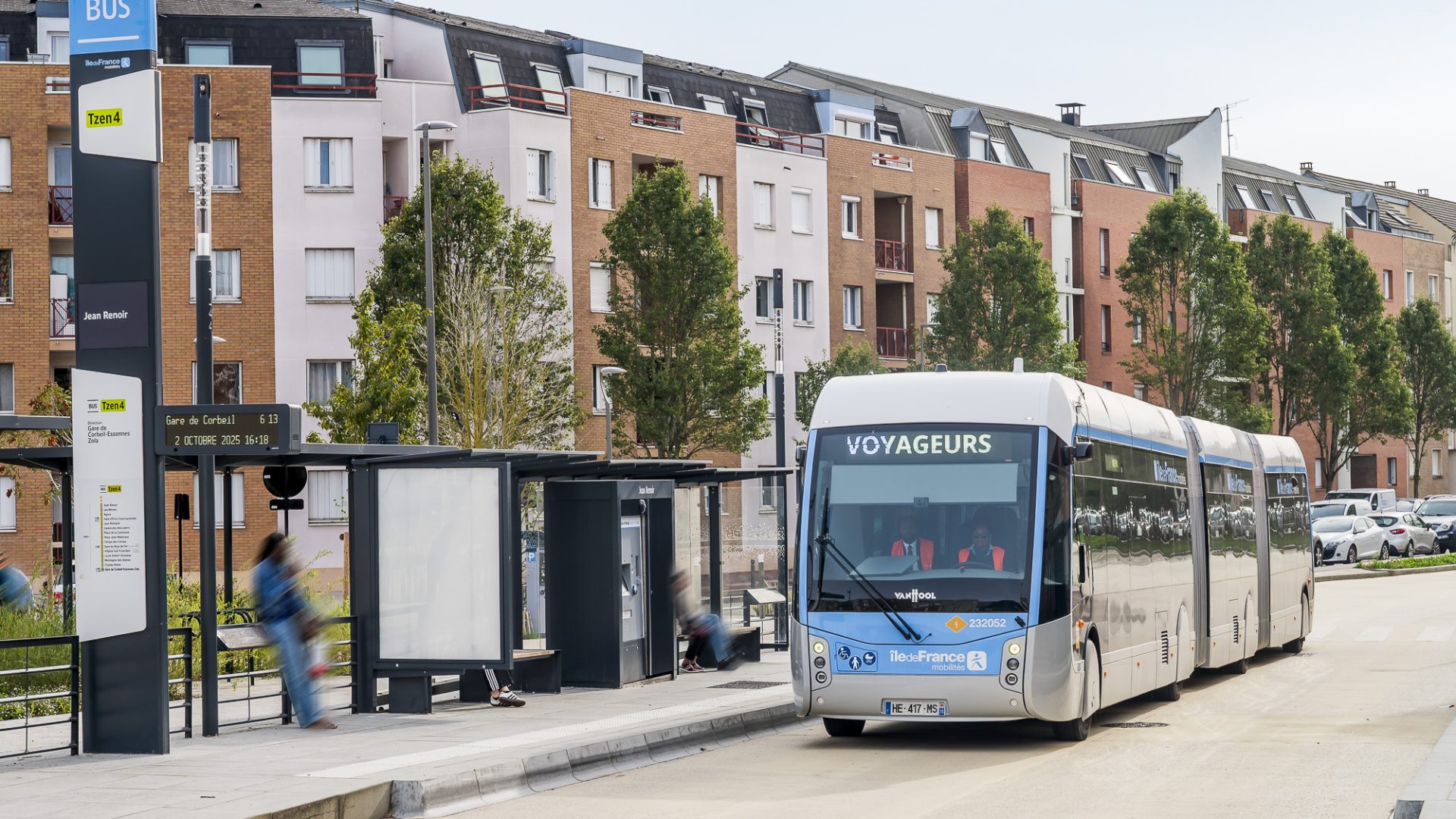 Île-de-France launches Tzen 4 BRT with 24m Hess e-buses and Alstom ...