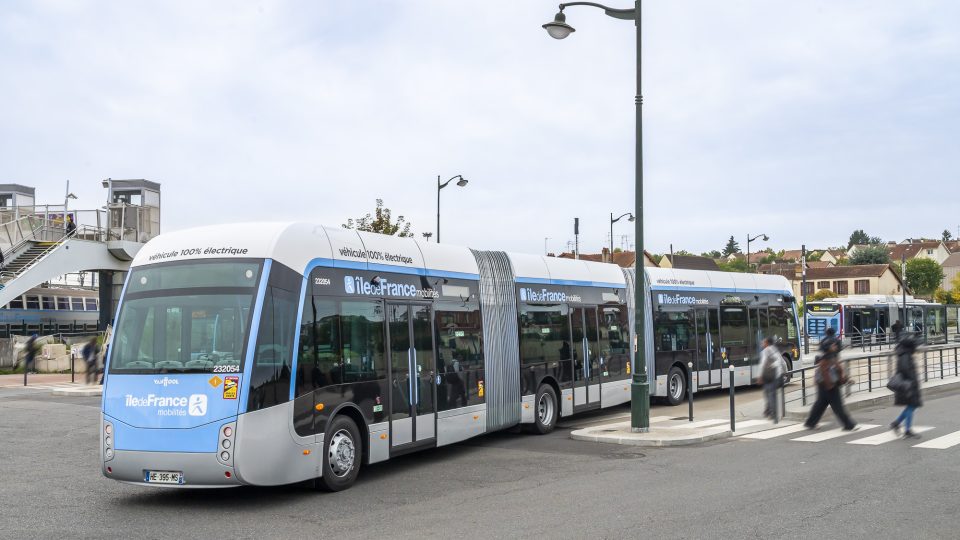 Île-de-France launches Tzen 4 BRT with 24m Hess e-buses and Alstom ...