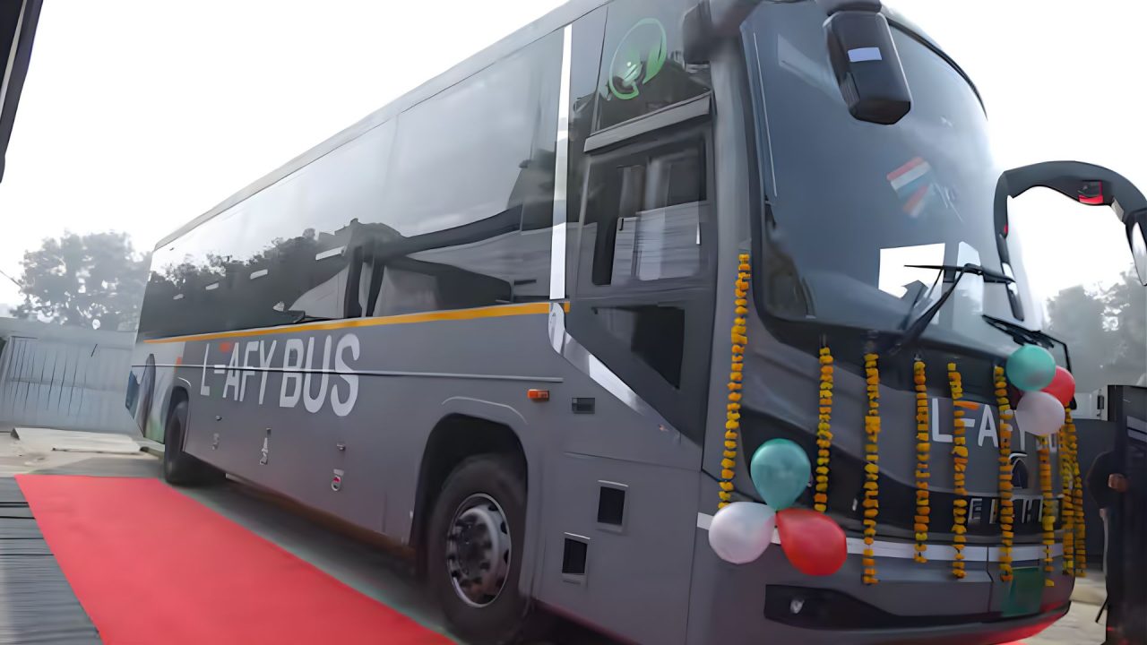 Indian long distance operator LeafyBus orders 100 electric intercity ...